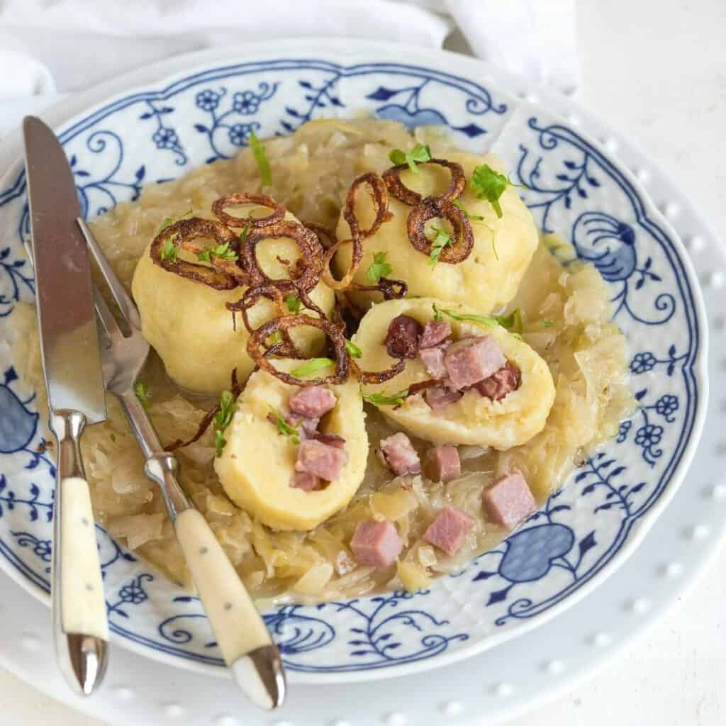 Easy Czech Dumplings Steamed in a Cup (Hrníčkové knedlíky) - Cook Like ...