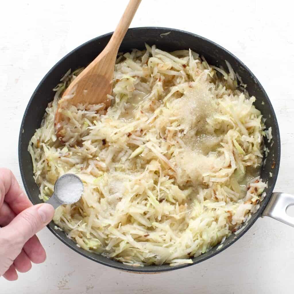 Braised Kohlrabi (Czech Kedlubnové zelí) - Cook Like Czechs