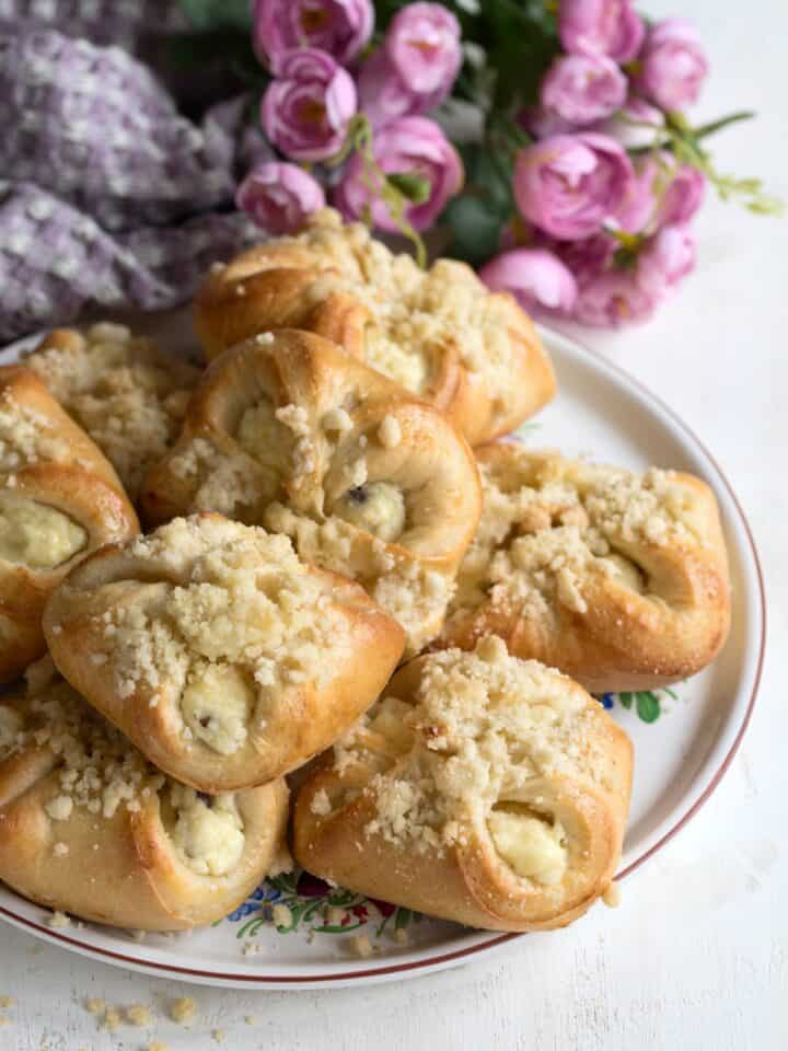 Czech Tied Kolache (Vázané koláče, Šátečky) - Cook Like Czechs