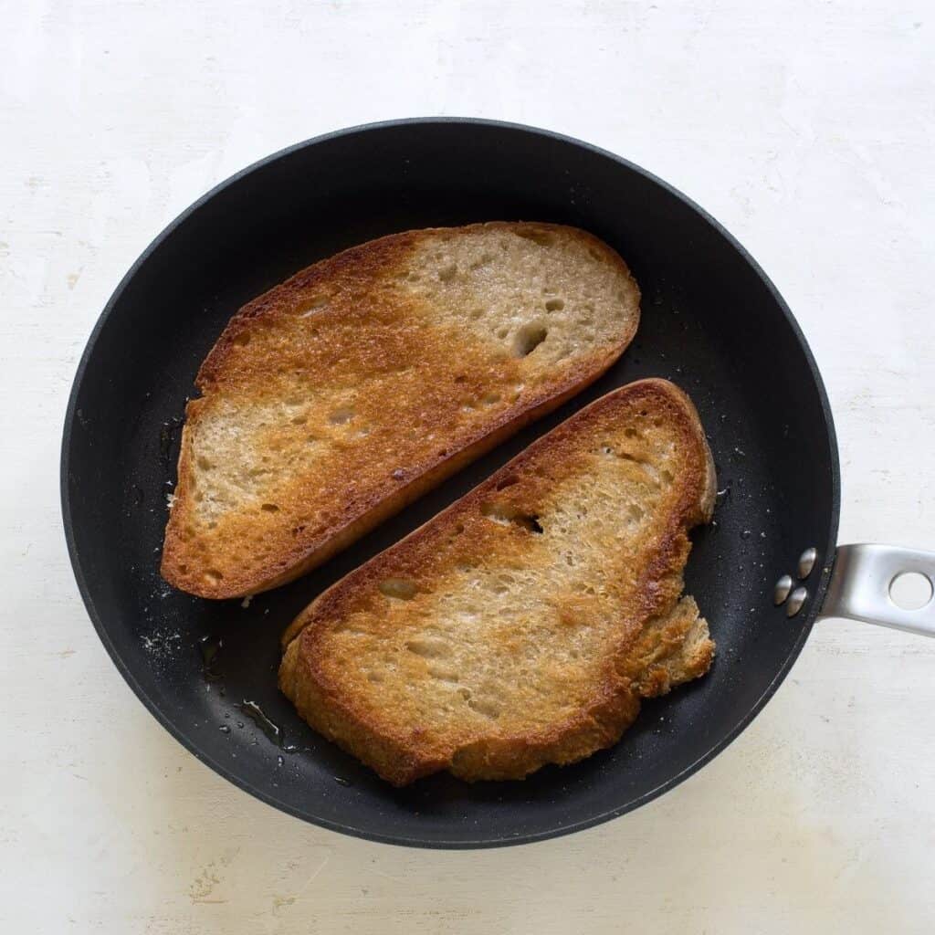 Pan-fried Bread with Scrambled Eggs (Šumavská topinka) - Cook Like Czechs