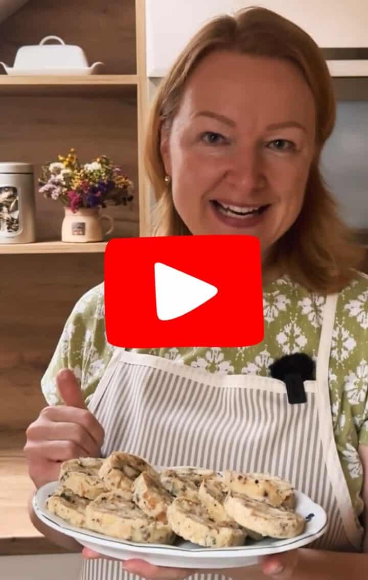 Easy Czech Dumplings Steamed in a Cup (Hrníčkové knedlíky) - Cook Like ...