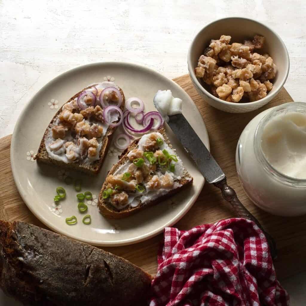 Rendered Lard and Cracklings (Czech Sádlo a Škvarky) - Cook Like Czechs